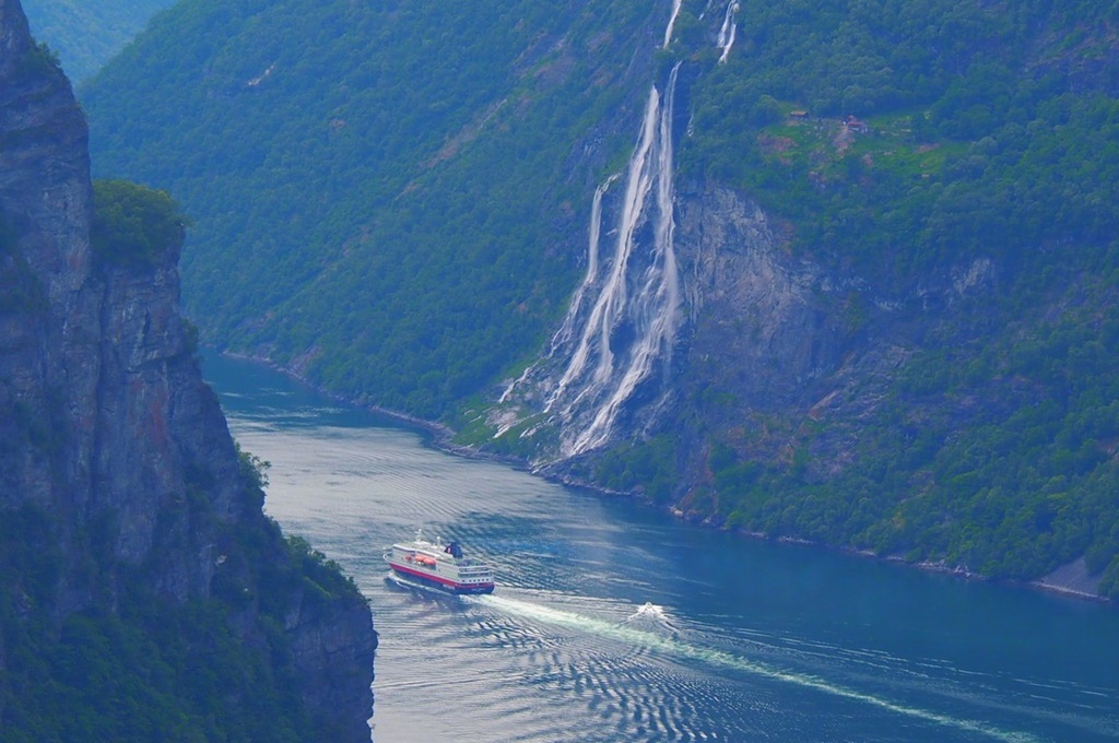 Croaziera Fiordurile Norvegiei si Capul Nord cu Hurtigruten 12 zile